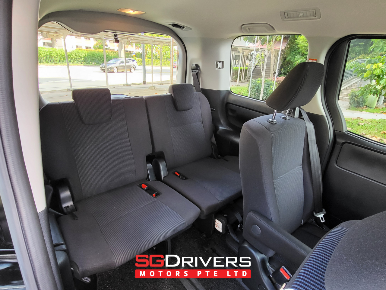 Toyota Noah Hybrid 1.8X (COE till 10/2031) - SGDrivers Pte Ltd